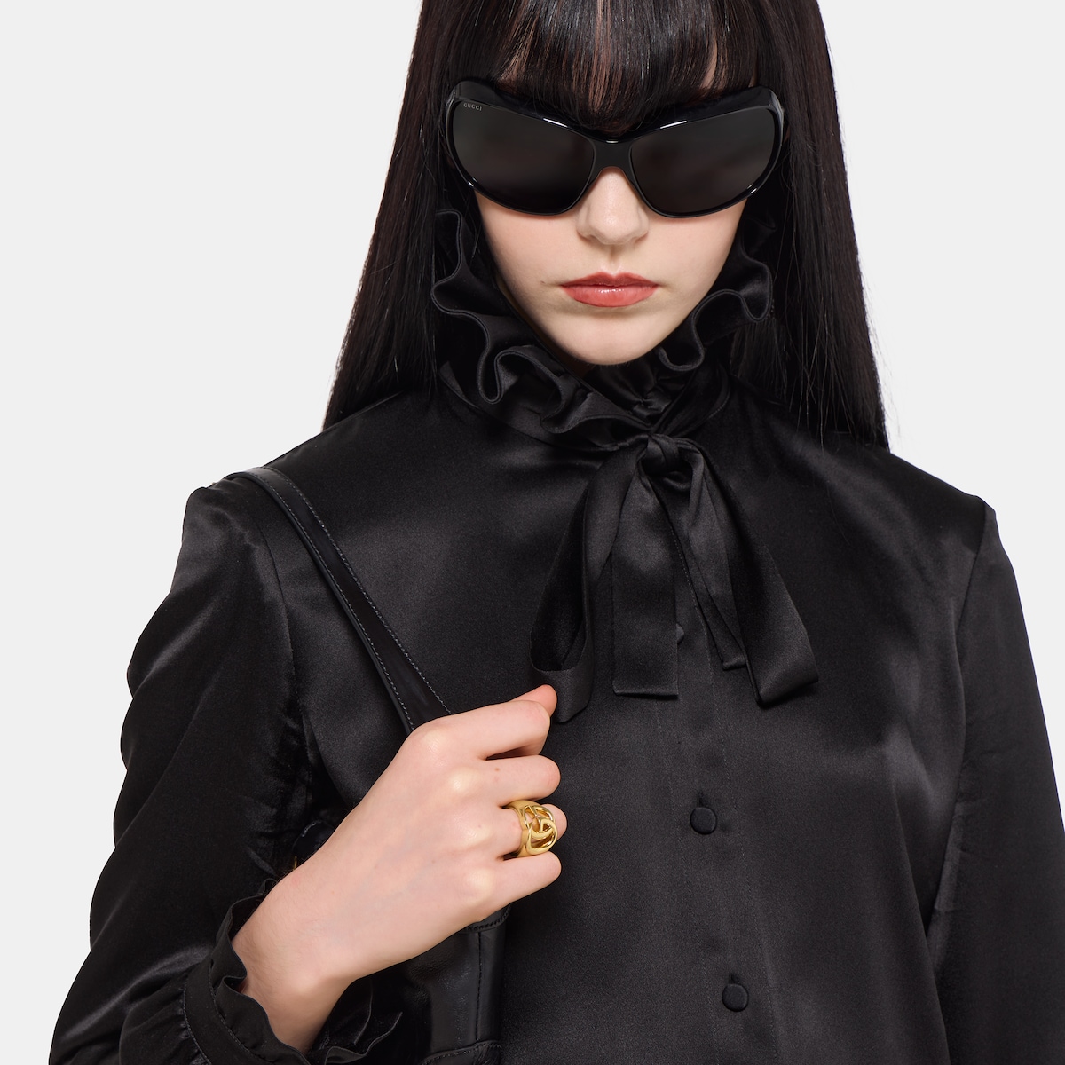 GG Marmont cut-out band ring in gold-toned brass | GUCCI® US