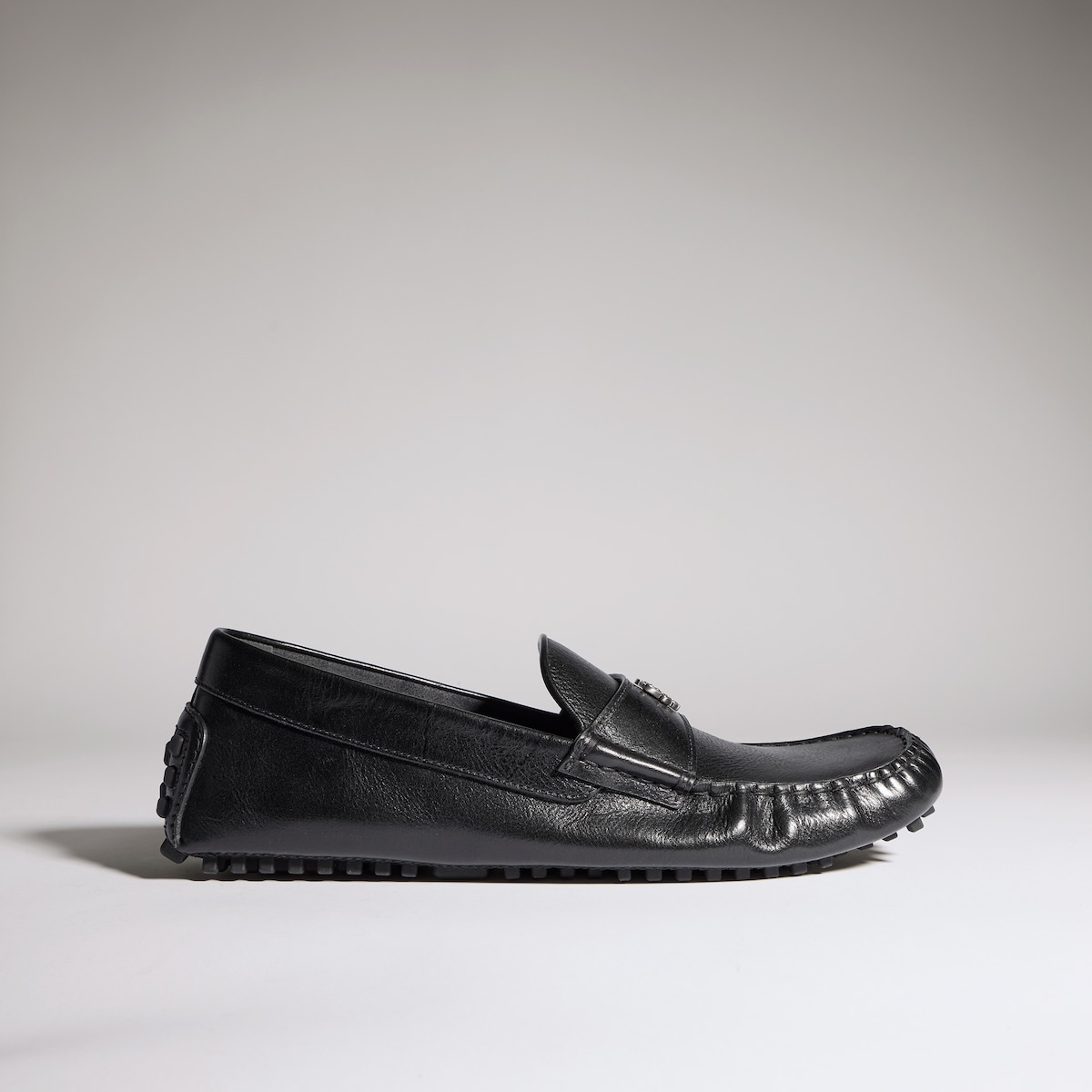 Men's driver with Gucci crest in black leather | GUCCI® US