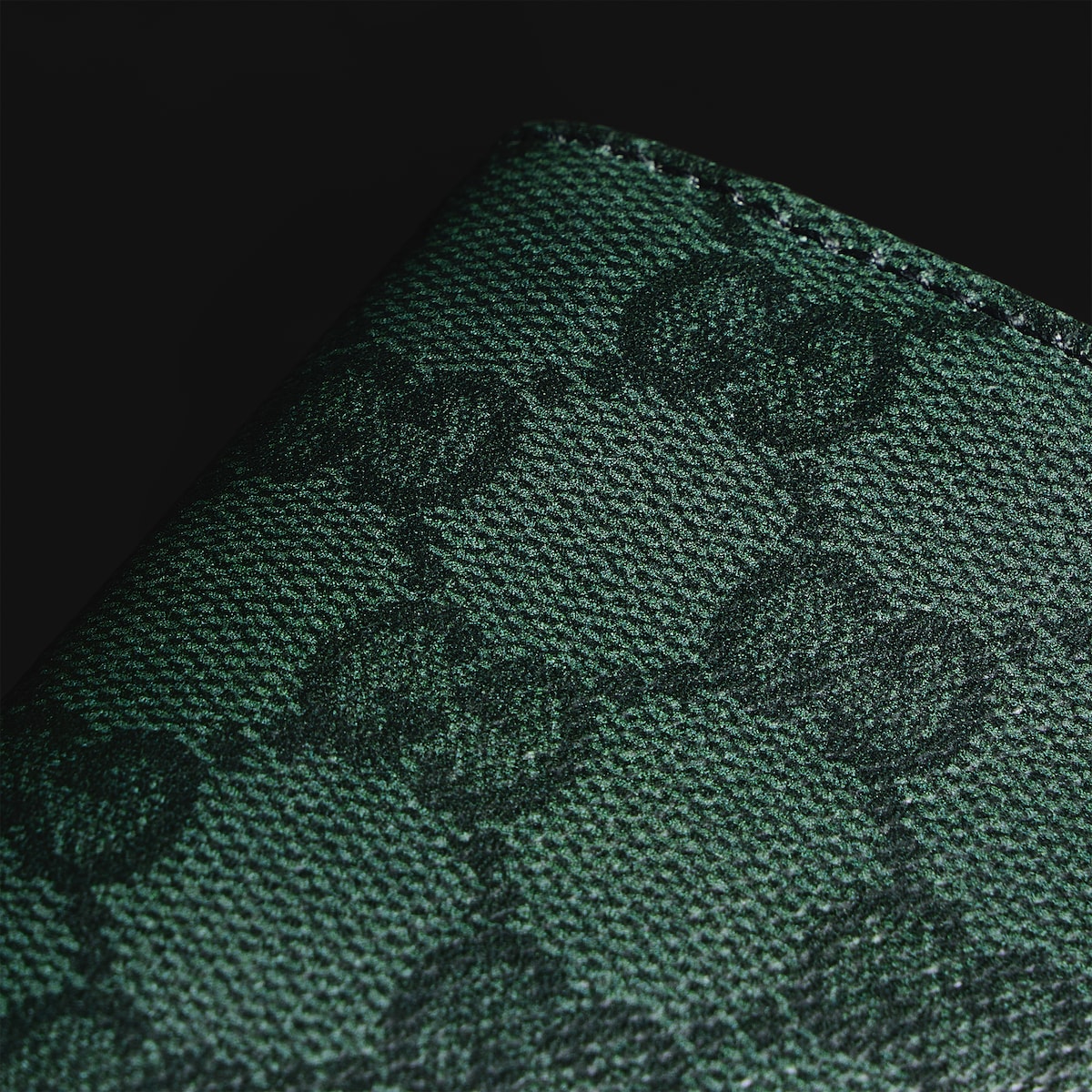 Gucci Essence Classic card case in dark green GG canvas | GUCCI® CA