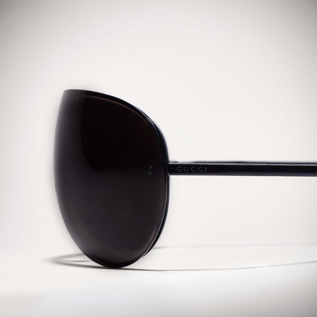 Mask frame sunglasses in black | GUCCI® CH