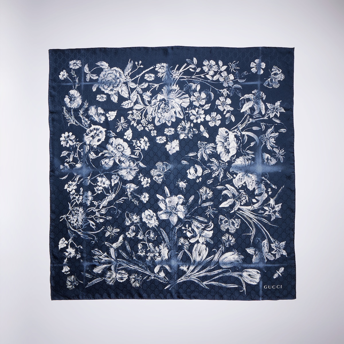 Vierecktuch aus Seidenjacquard mit Print in blau und weiß | GUCCI® DE