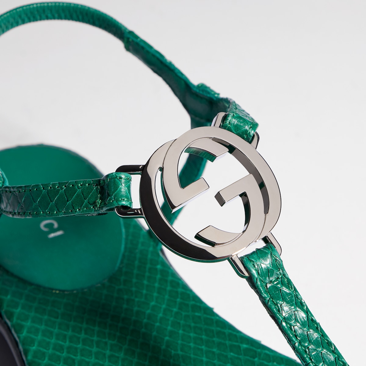 Infradito donna in pitone con Incrocio GG in verde | GUCCI® IT