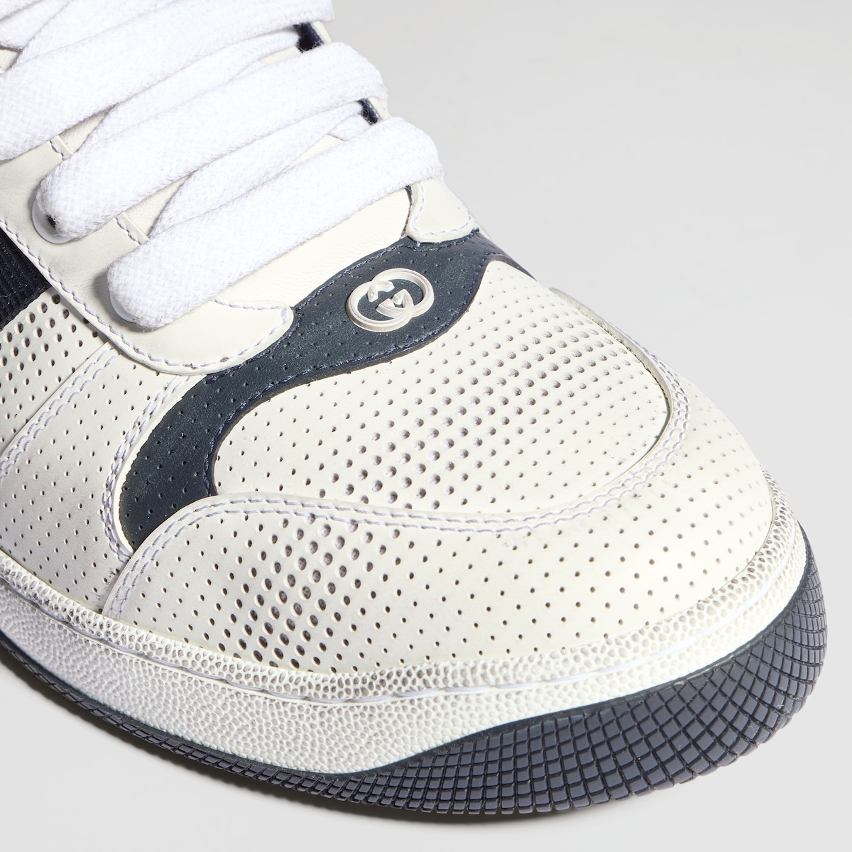 Screener Herrensneaker in Weißes Leder | GUCCI® DE