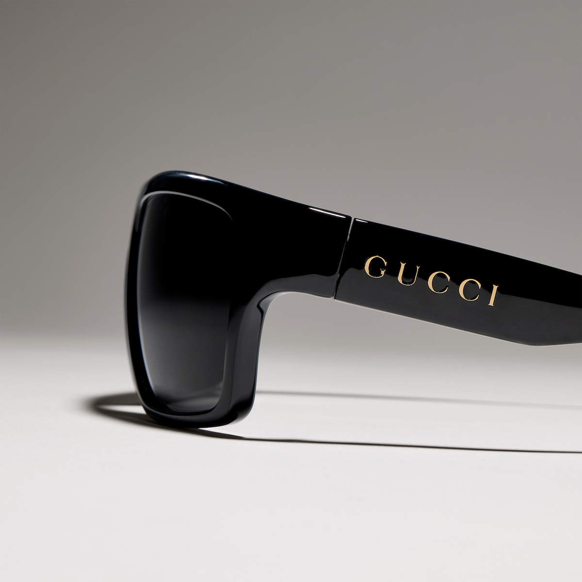 Geometric-frame sunglasses in black | GUCCI® NZ