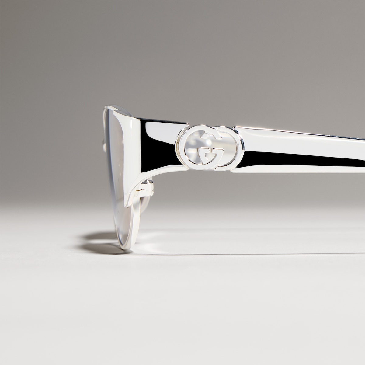 Oval-frame sunglasses in silver-toned | GUCCI® US