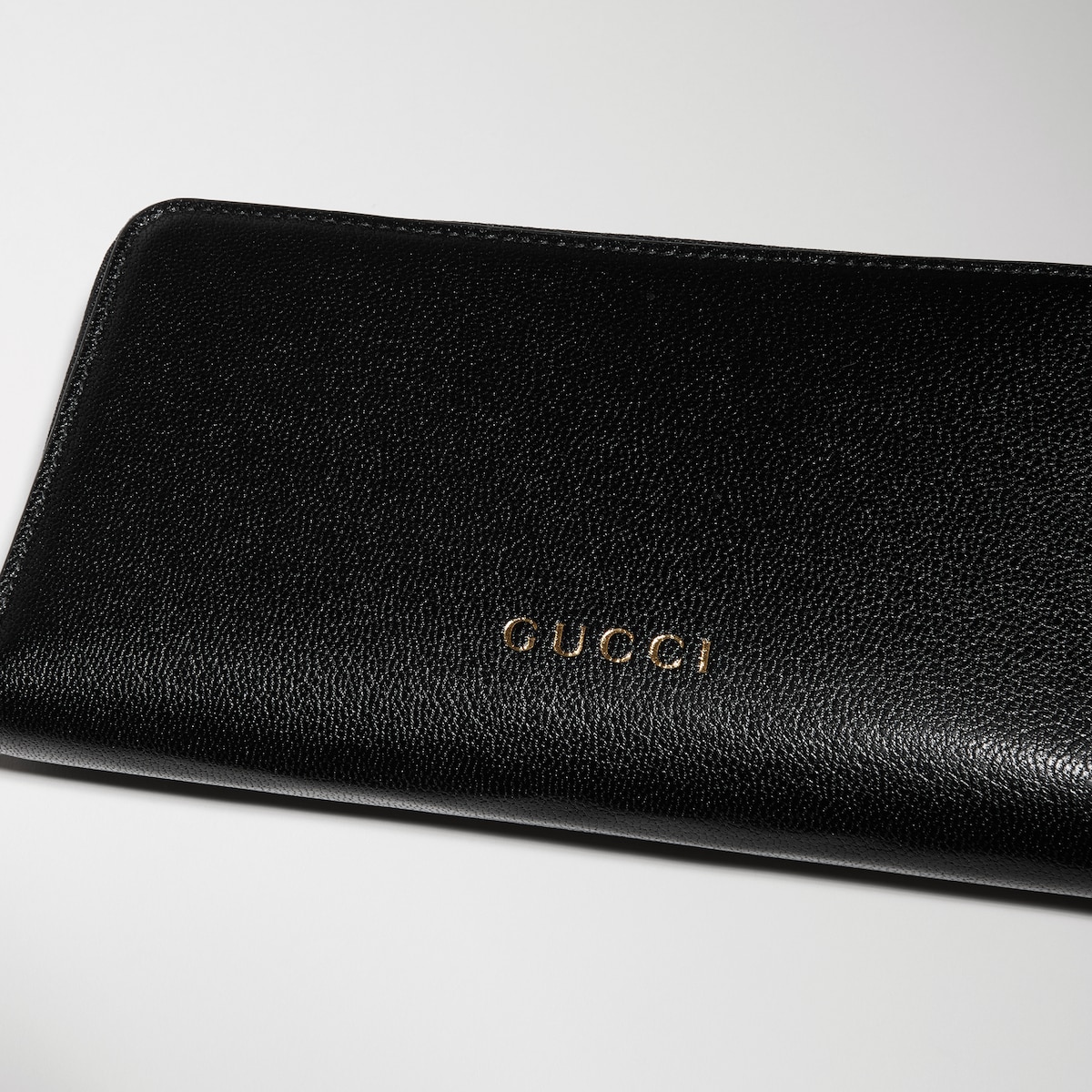 Zip around wallet with Gucci lettering in black leather | GUCCI® ZA