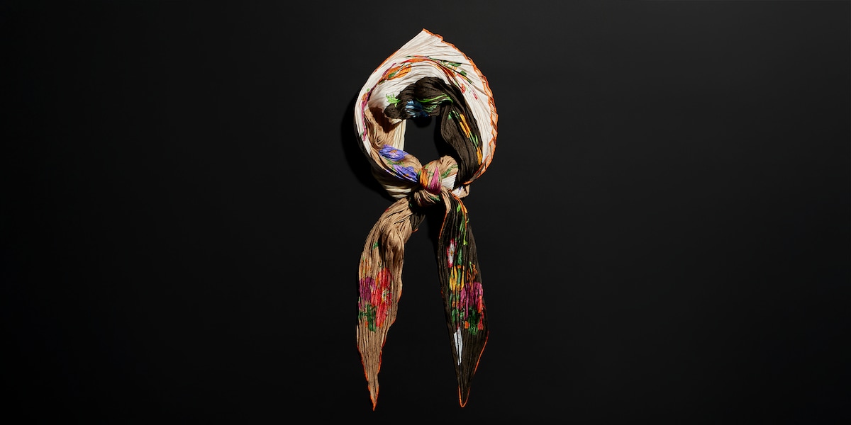Printed silk shawl in multicolor | GUCCI® CA