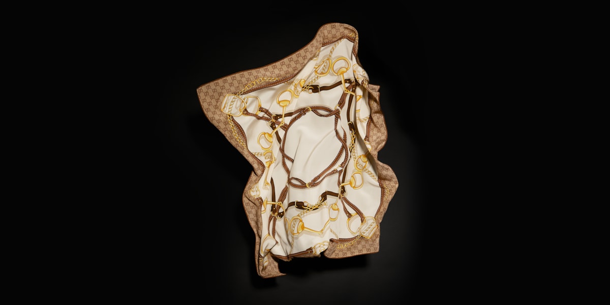 Printed silk crêpe carré in multicolor | GUCCI® AU