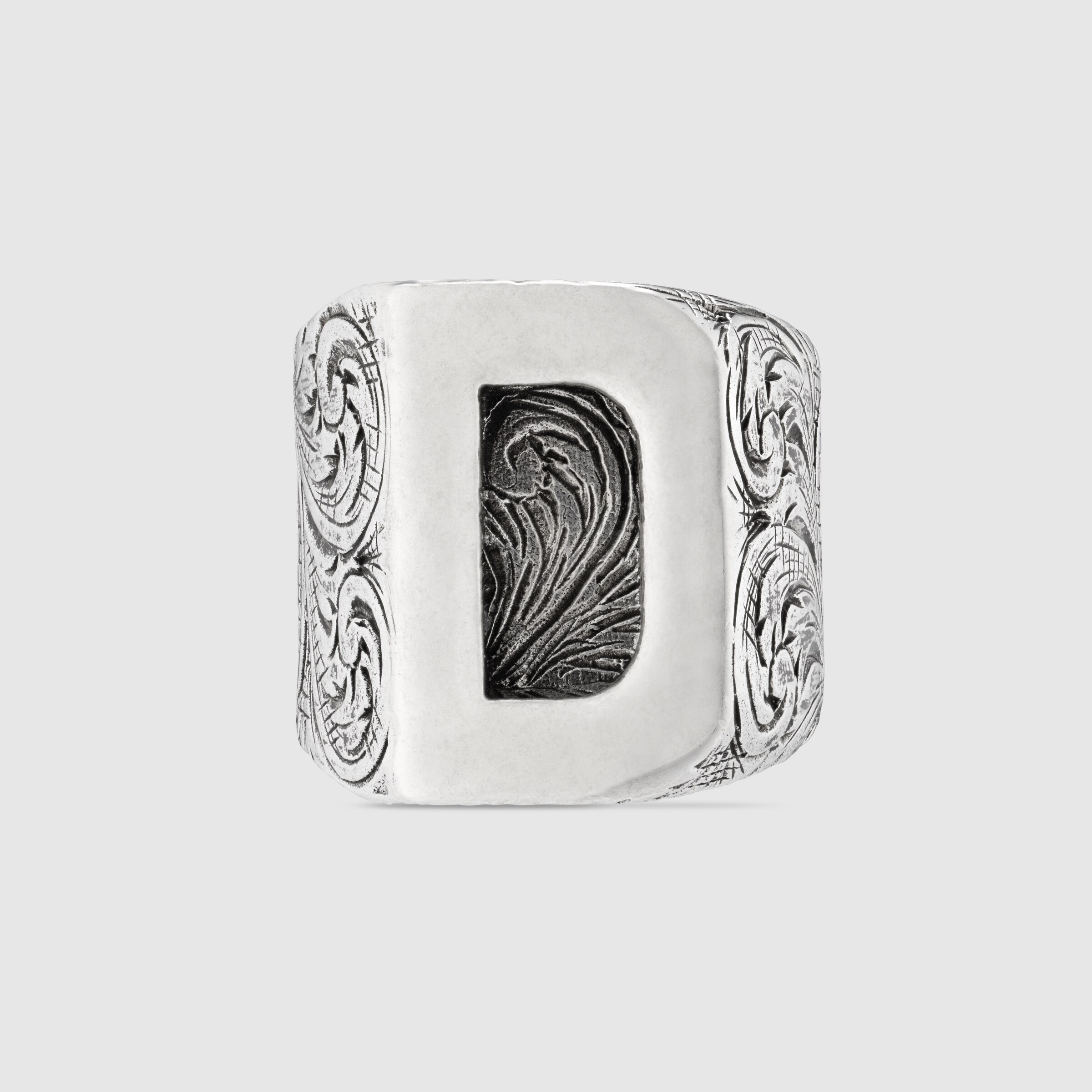 Anillo Gucci de plata con la letra D en plata de ley 925 | GUCCI® ES