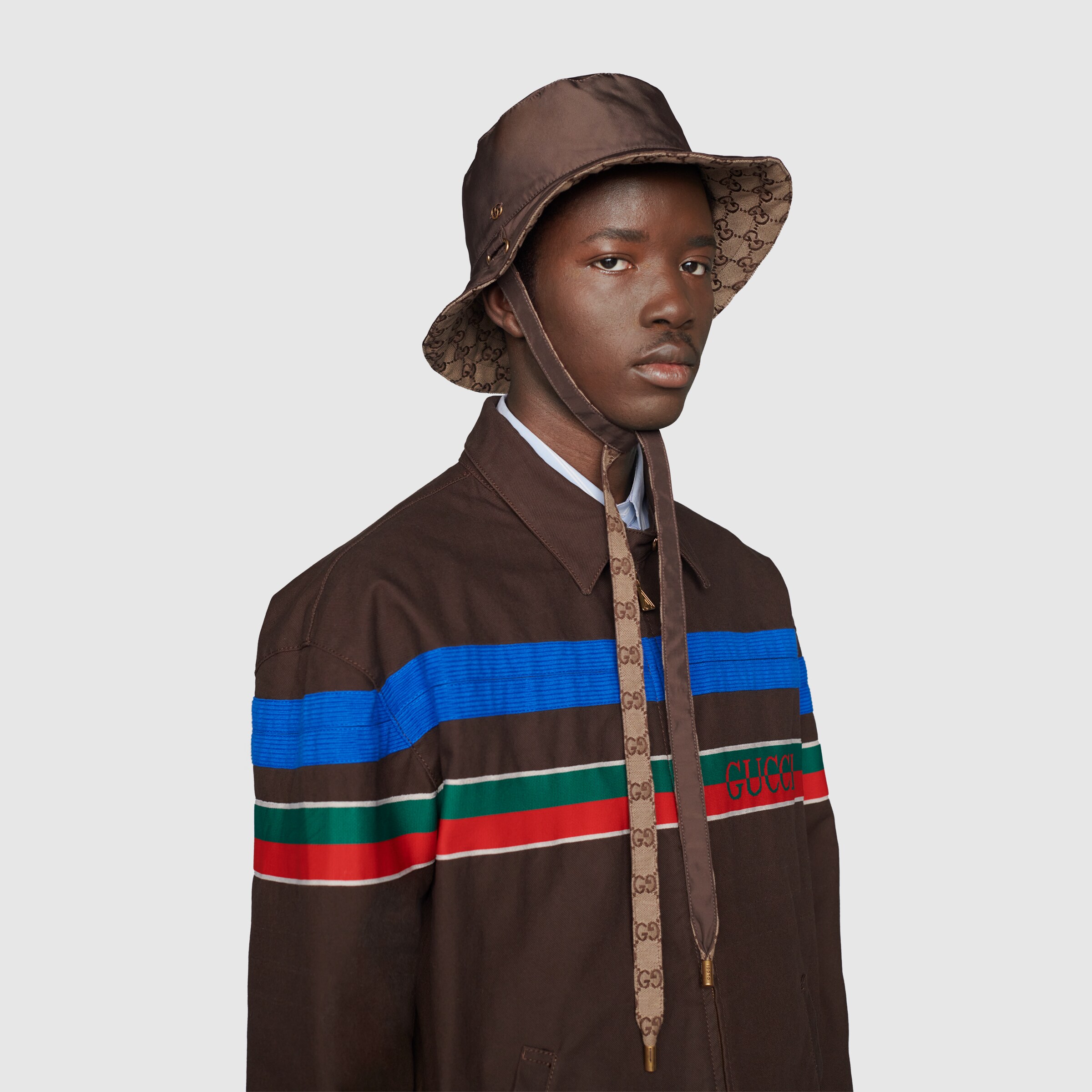 Chapeau réversible en toile GG et nylon en nylon marron | GUCCI® FR