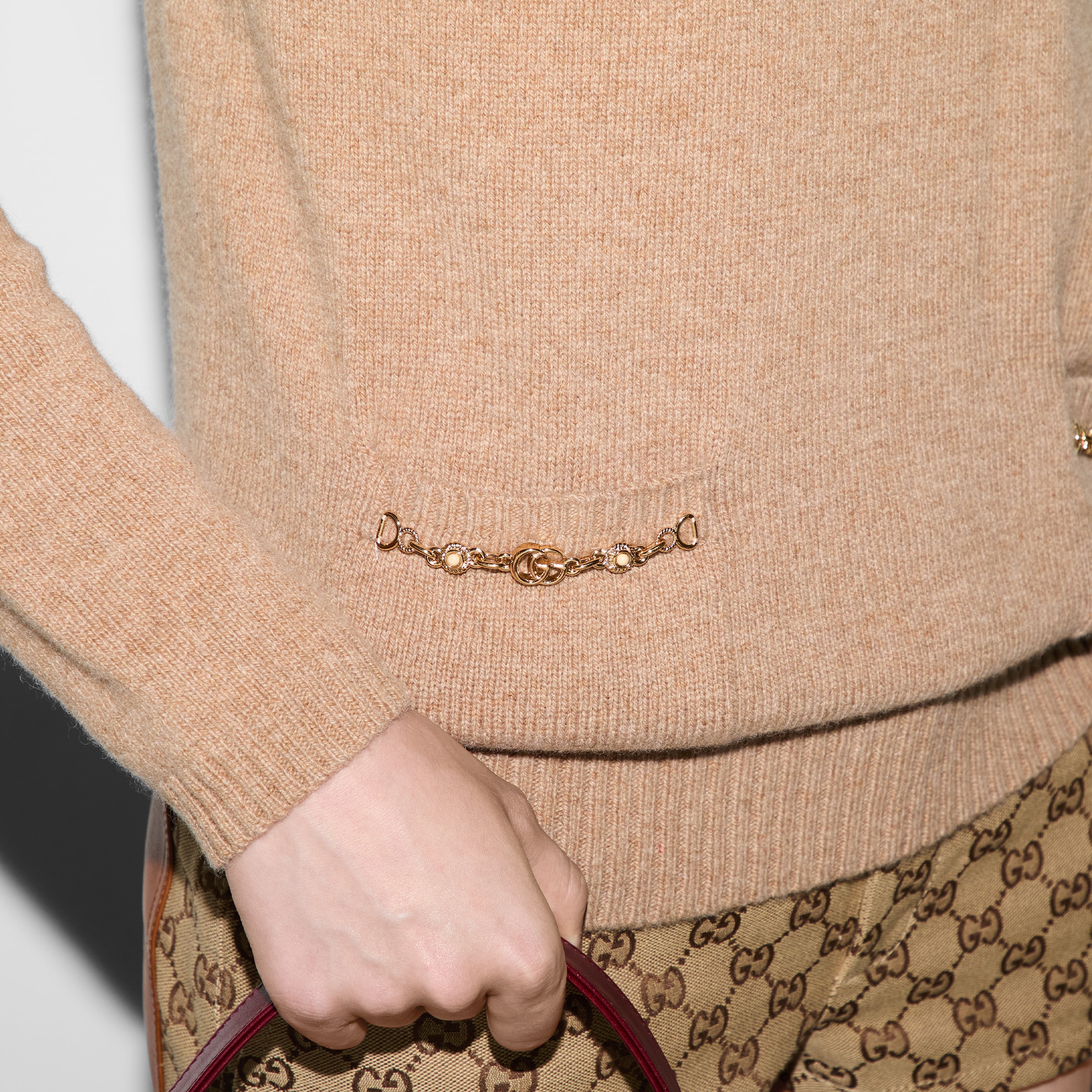 Col roulé en cachemire à motif Double G en camel | GUCCI® FR