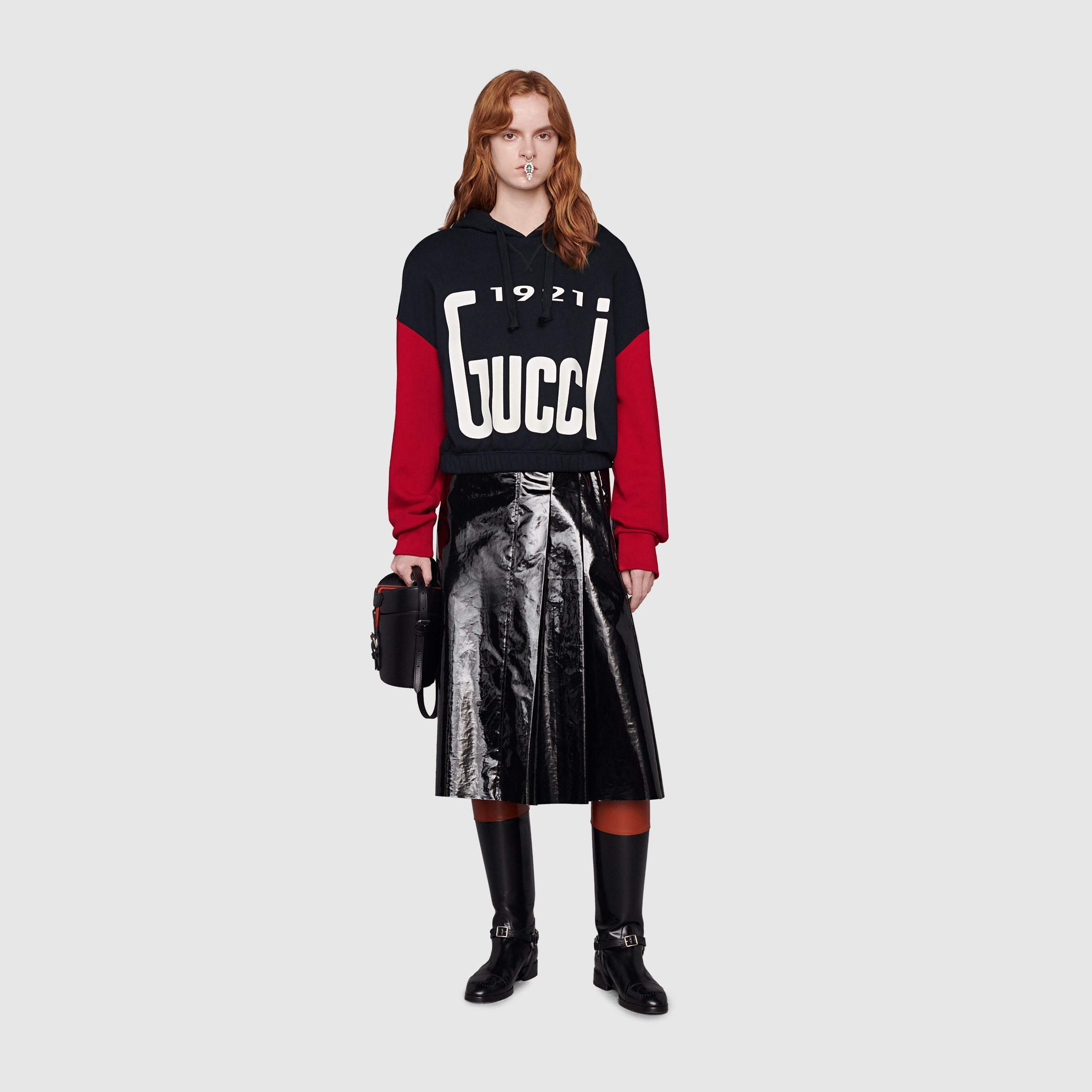 Felpa in cotone 1921 Gucci in nero e rosso | GUCCI® Italia