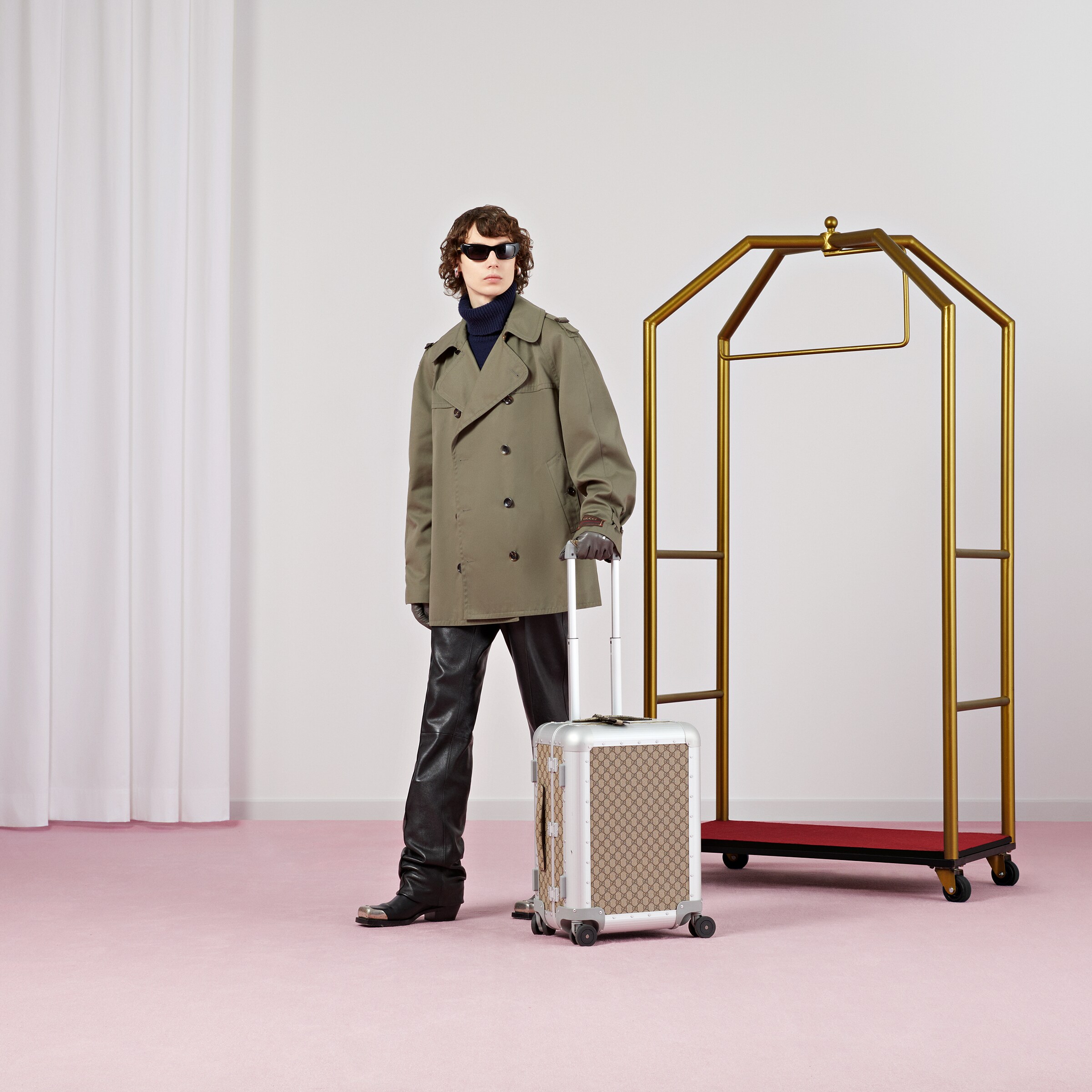 Gucci Porter cabin plus trolley in beige and dark brown Supreme | GUCCI® US