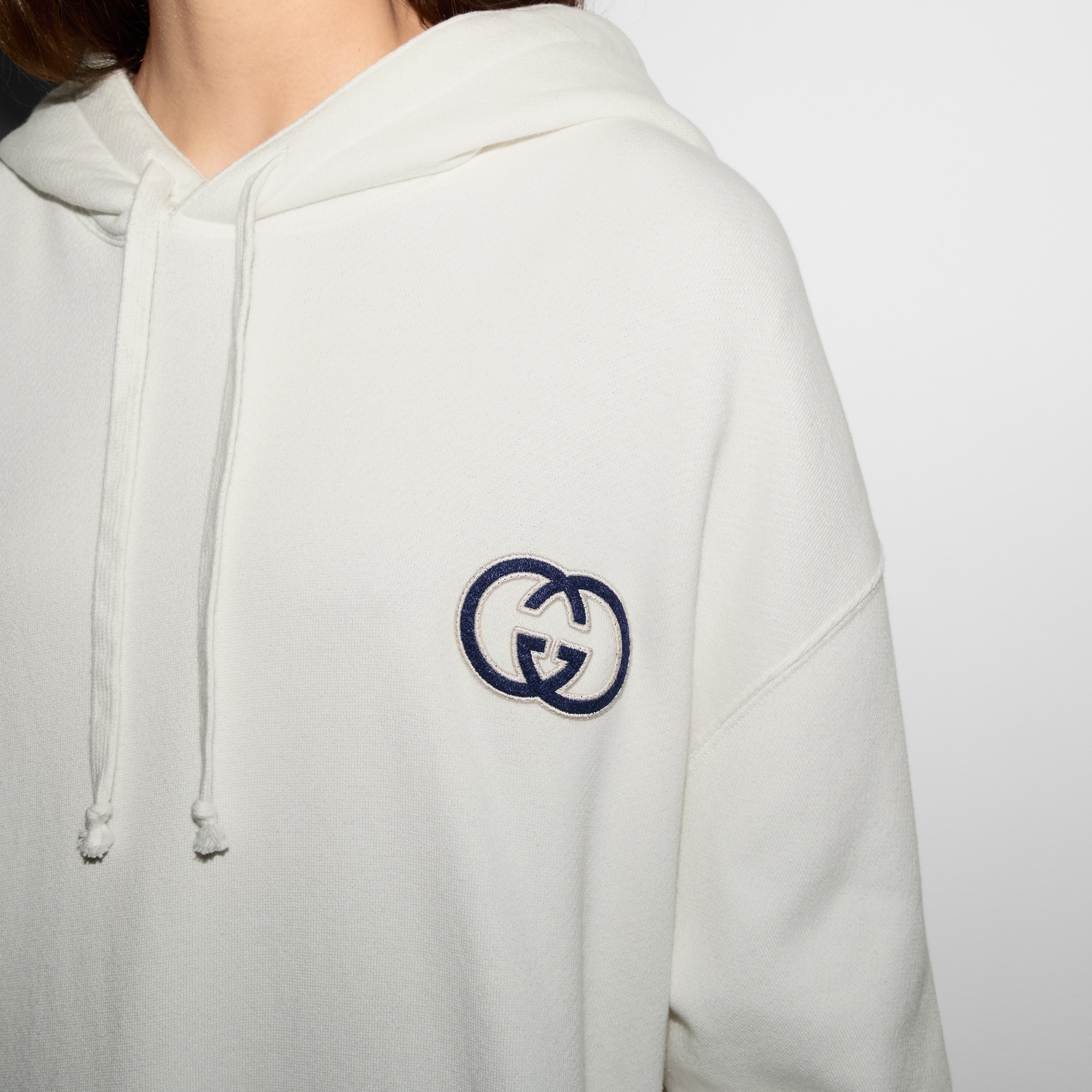 Felpa in jersey di cotone con cappuccio in color gesso | GUCCI® Italia