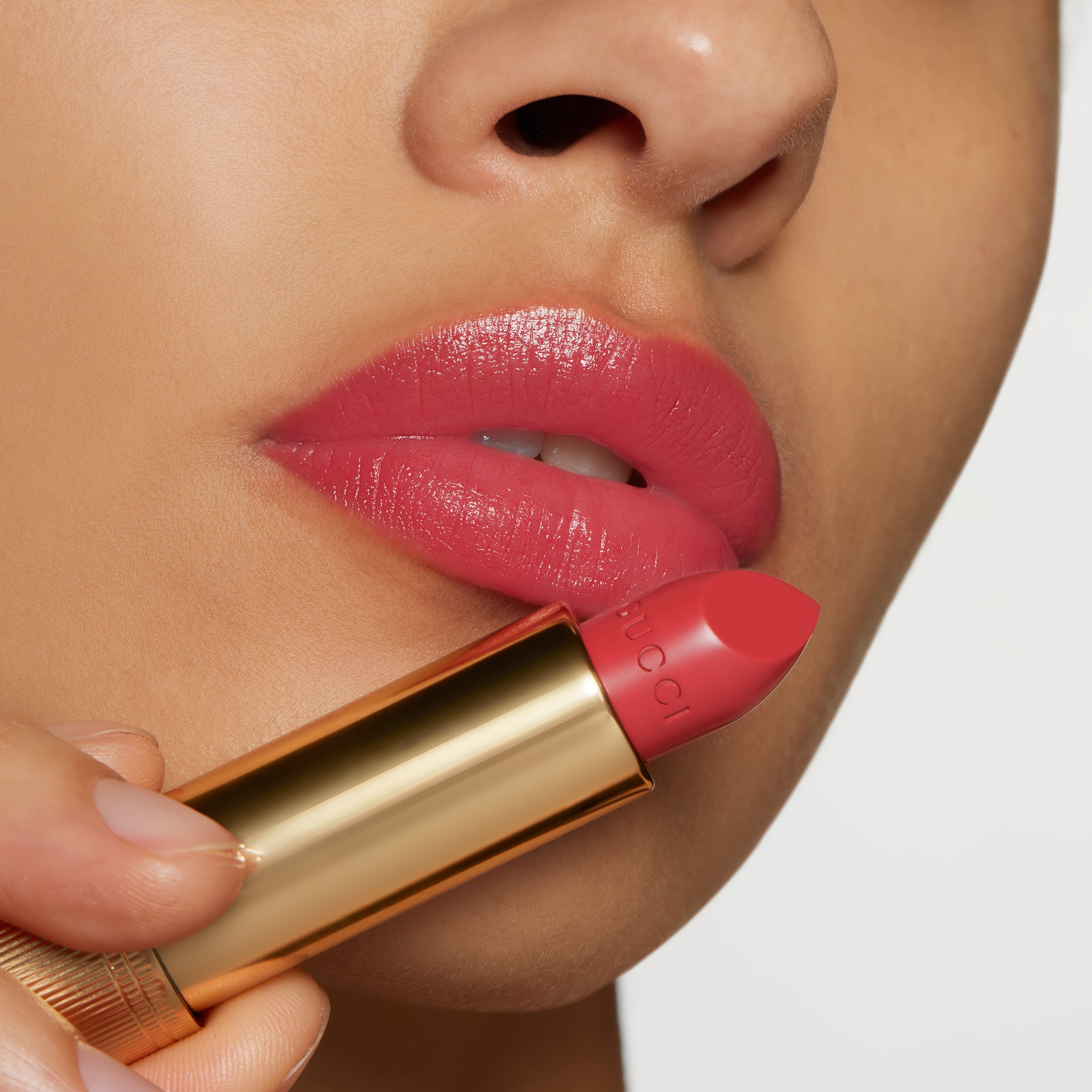 401 Three Wise Girls, Rouge à Lèvres Voile Lipstick | GUCCI® US