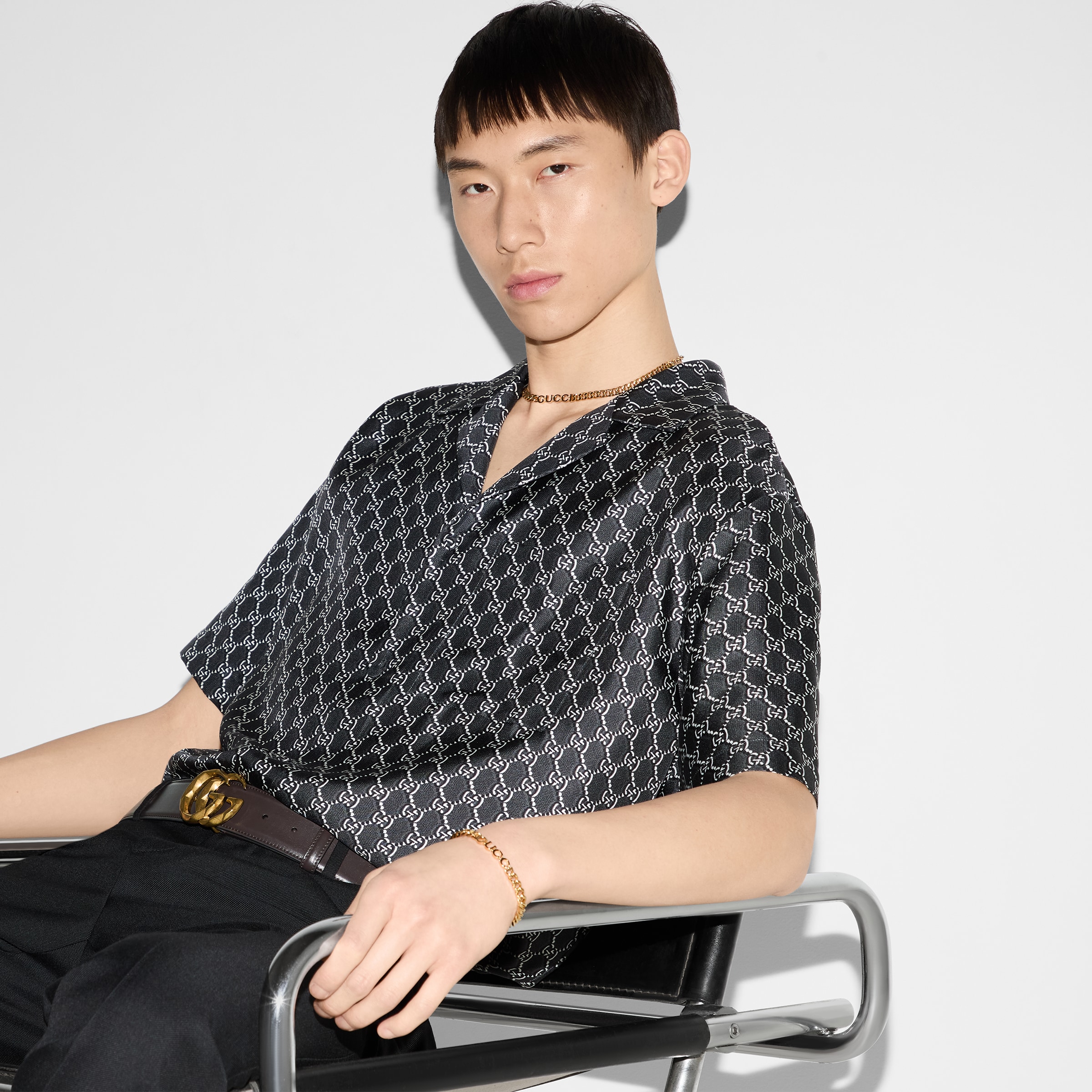 Chain necklace with Gucci script in yellow gold-toned metal | GUCCI® US