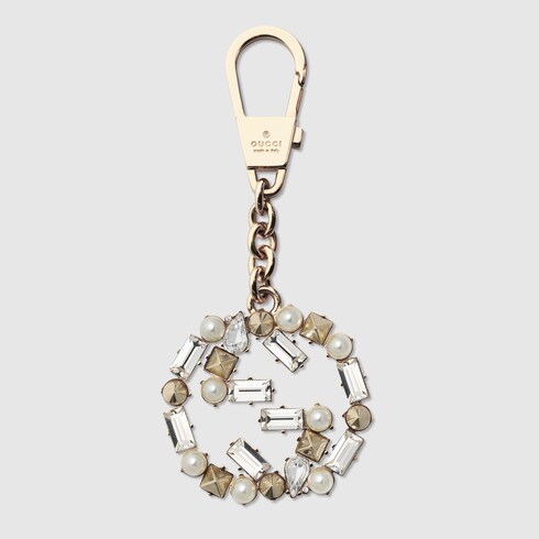 Interlocking G keychain in gold, crystals and pearl | GUCCI® Australia