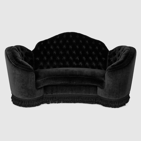 Capitonnè camelback sofa in black velvet | GUCCI® 香港