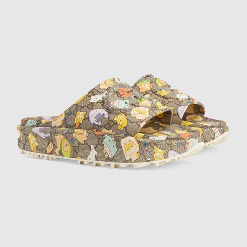 Men's animal print slide sandal in beige and ebony rubber | GUCCI® FI