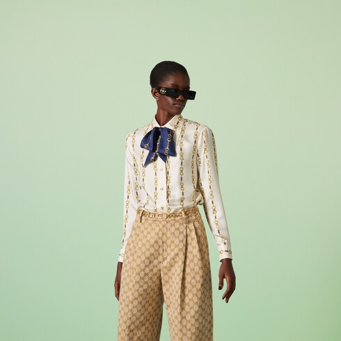 Gucci script print silk shirt in ivory | GUCCI® IE