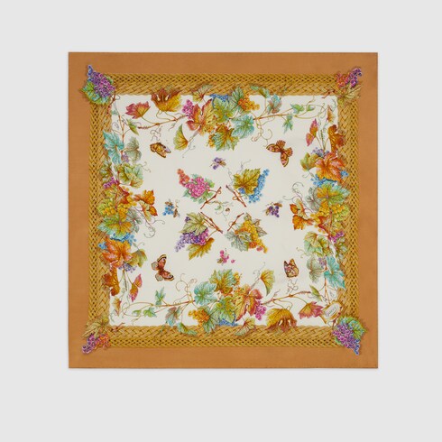 Vintage grapes print scarf, 1980s in ivory and light brown | GUCCI® Canada