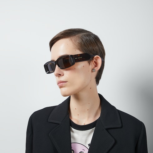 Rectangular-frame sunglasses in tortoiseshell acetate | GUCCI® UK
