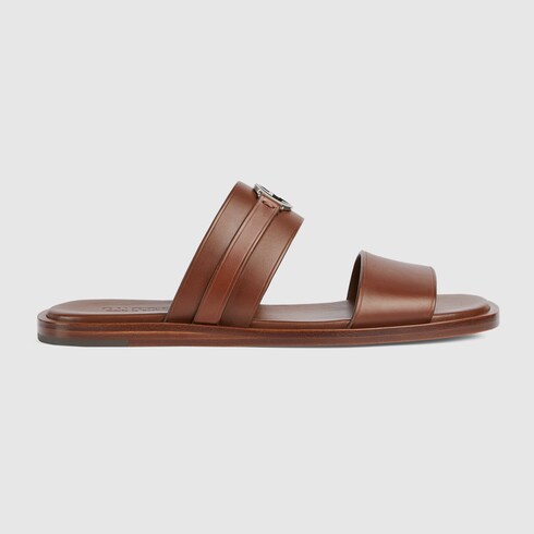 Sandales avec détail GG enlacés pour homme en cuir marron | GUCCI® FR