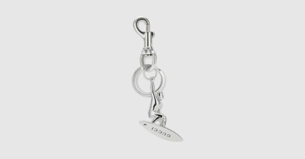 Engraved surfer keychain charm in Silver Metal | GUCCI® SI