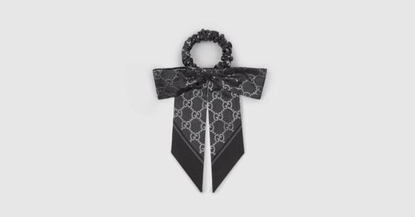 Laminated print silk scrunchie in black | GUCCI® US