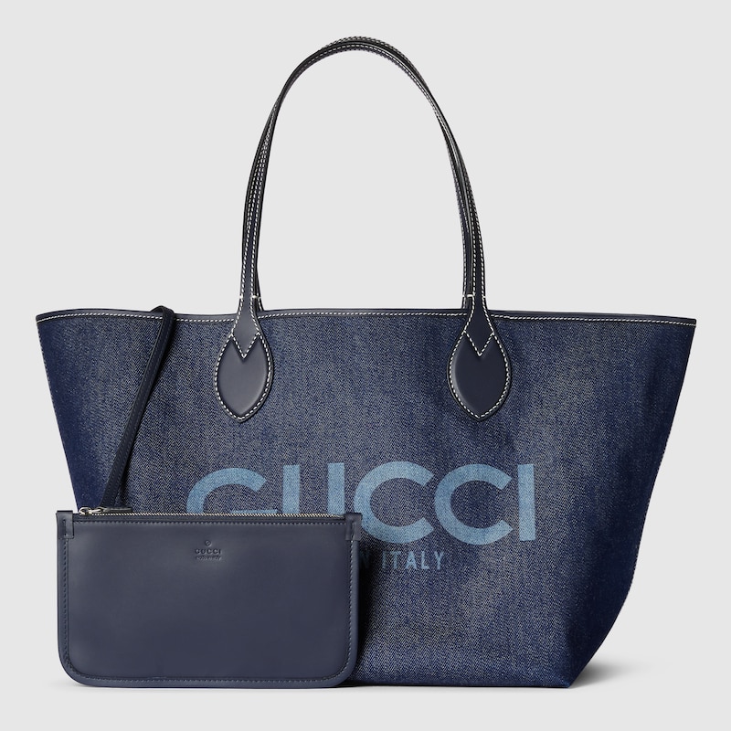 กระเป๋า Gucci Totissima large reversible tote bag inผ้าเดนิมสีน้ำเงินเข้ม | GUCCI® TH