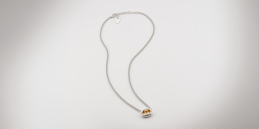 Collier à chaîne avec pendentif Gucci Interlocking en laiton palladié ...