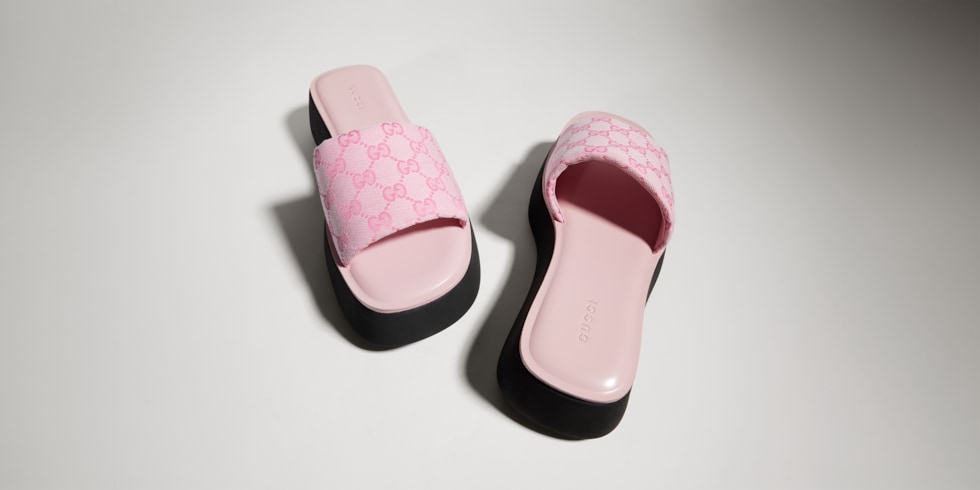 Women's flatform slide sandal in pink GG canvas | GUCCI® SE