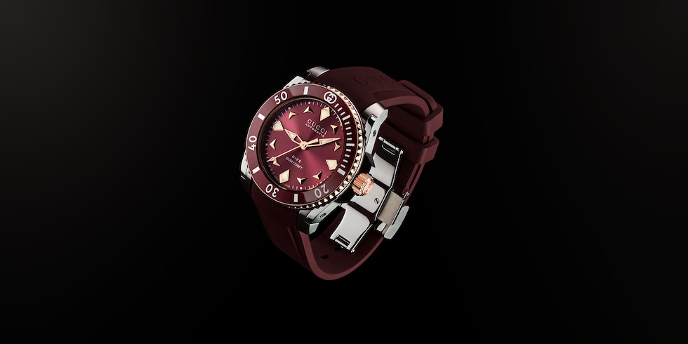 Gucci Dive watch, 36mm in burgundy rubber | GUCCI® UK