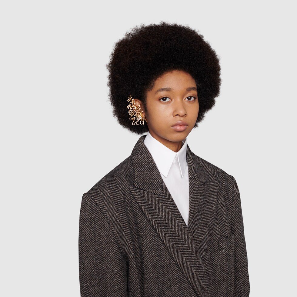 Single Gucci script earring in gold-tone metal | GUCCI® BE