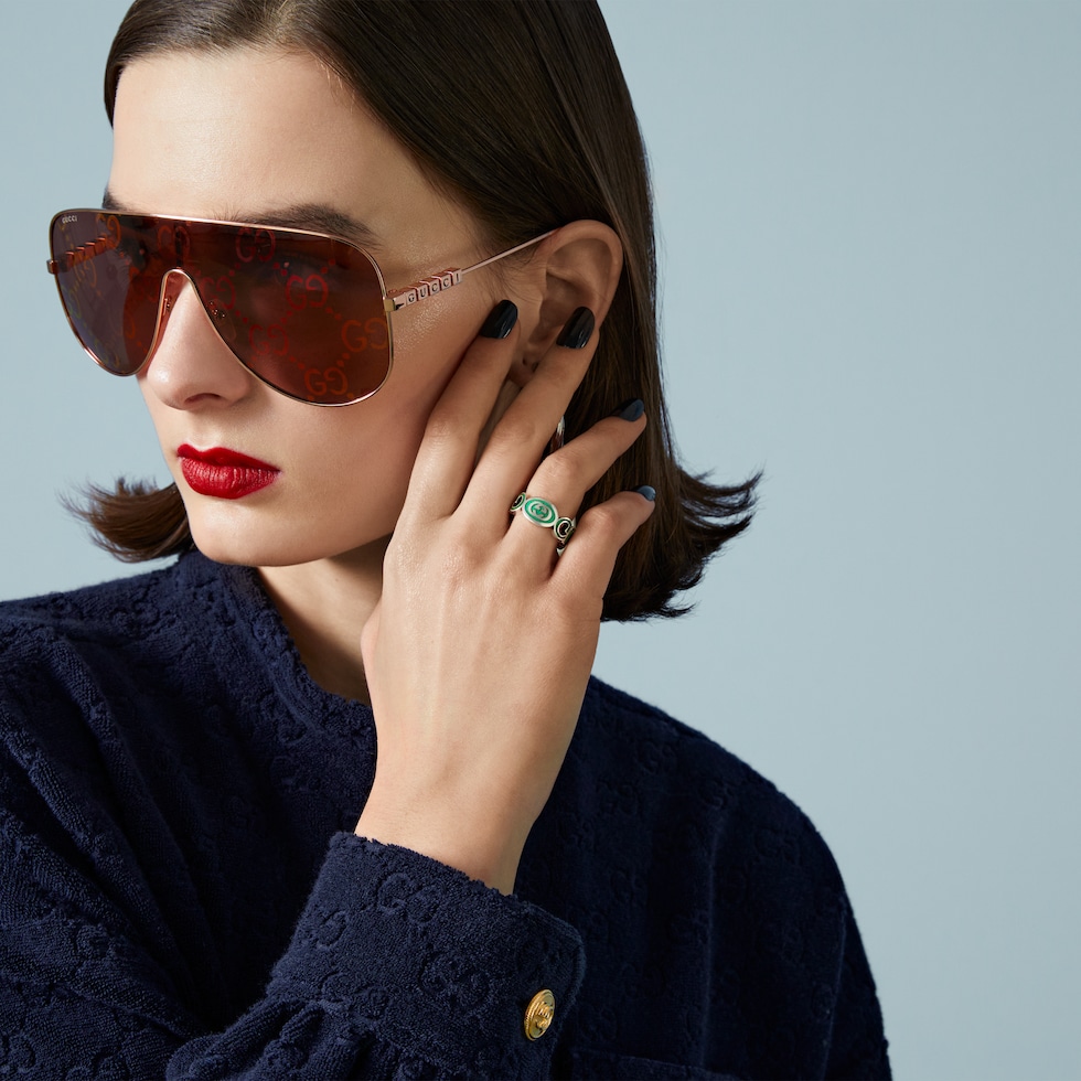 Anillo esmaltado con GG entrelazada en plata de ley 925 | GUCCI® ES