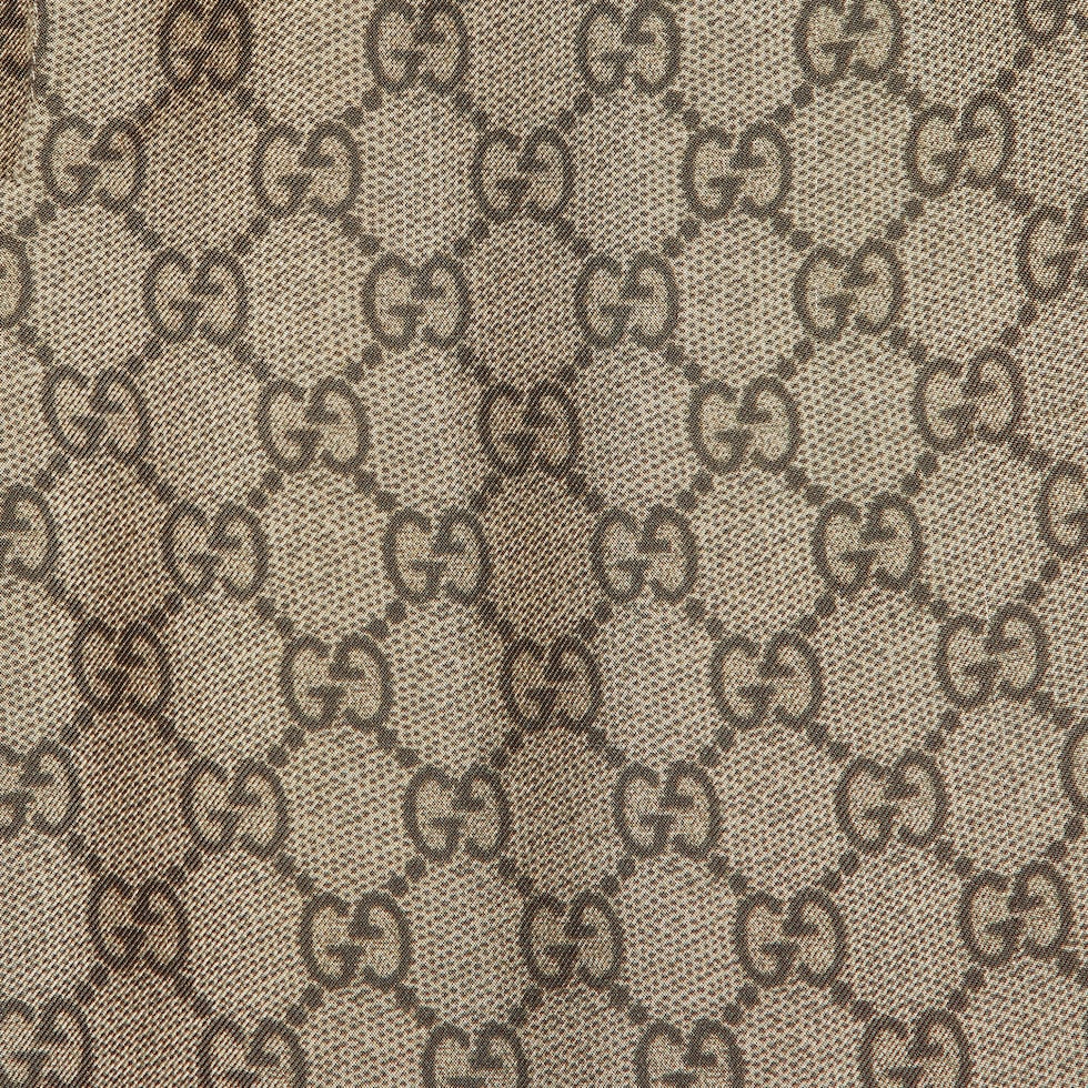 Pantalón de seda con estampado GG Supreme en beige y ébano | GUCCI® ES