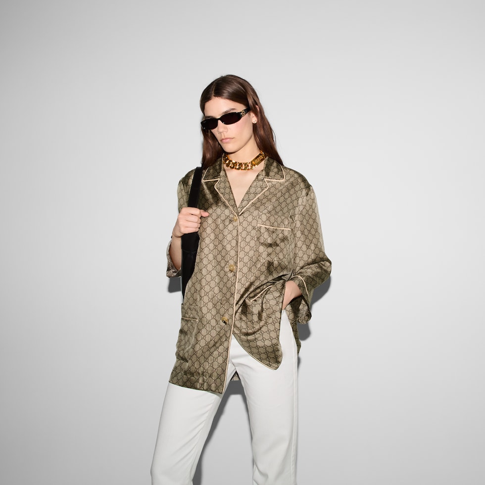 Camicia in seta GG Supreme in beige ed ebano | GUCCI® Italia