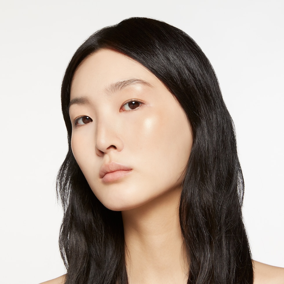 03, Gucci Glow Highlighter powder in 03 Warm Gold | GUCCI® US