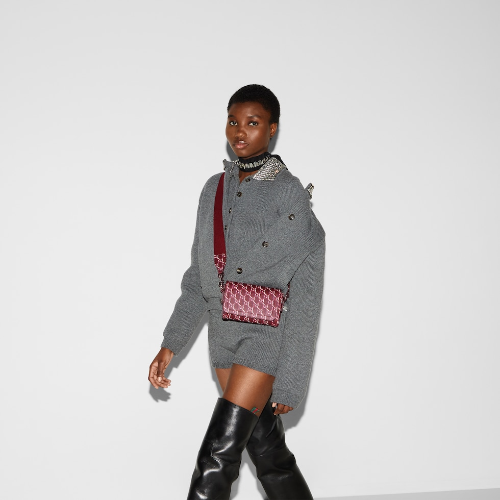 กระเป๋า Super mini shoulder bag with GG Shadow inผ้าแคนวาสสี Rosso ...