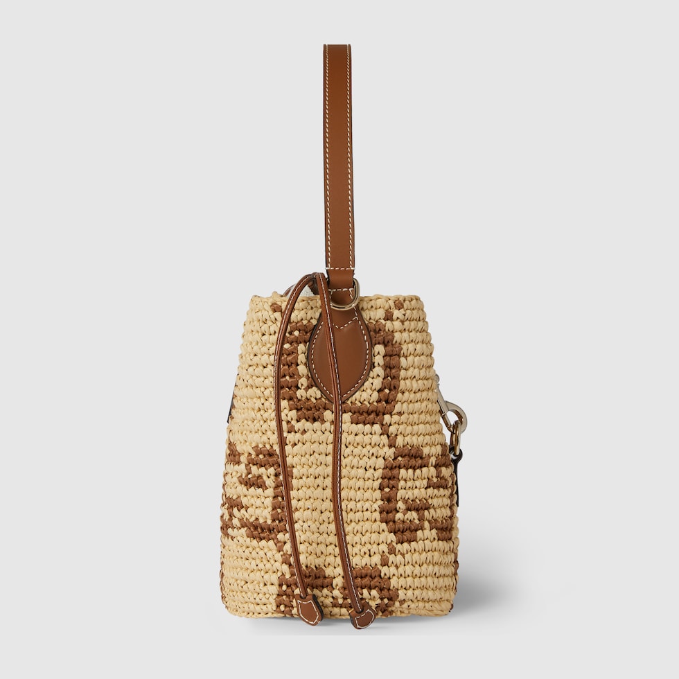 กระเป๋า Raffia-effect mini bucket bag inผ้าสีธรรมชาติและสีน้ำตาล ...