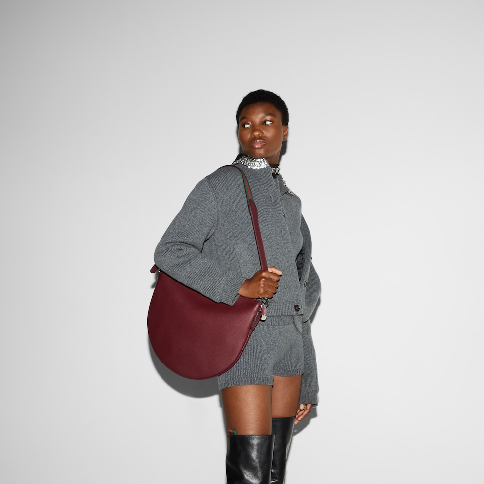 QA ®غوتشي |‎Gucci B small crossbody bag in Rosso Ancora red leather