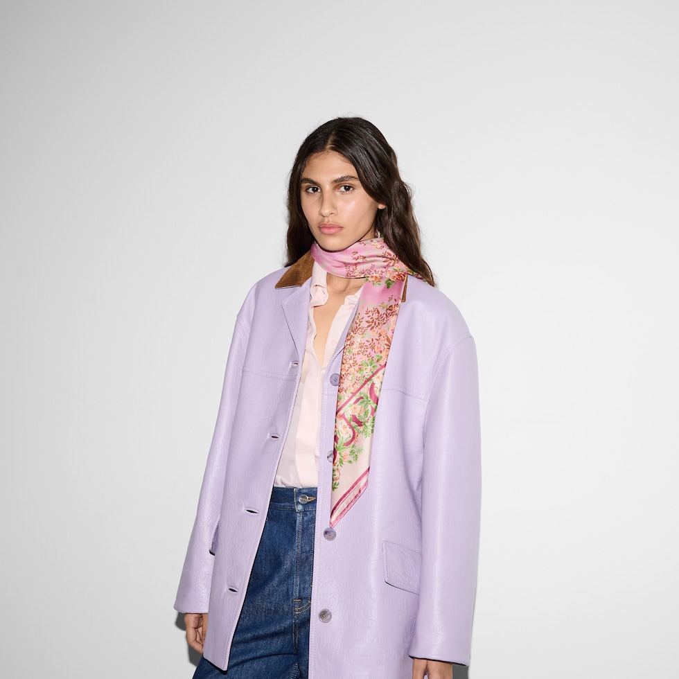 Carré in twill di seta stampato in rosa chiaro | GUCCI® IT