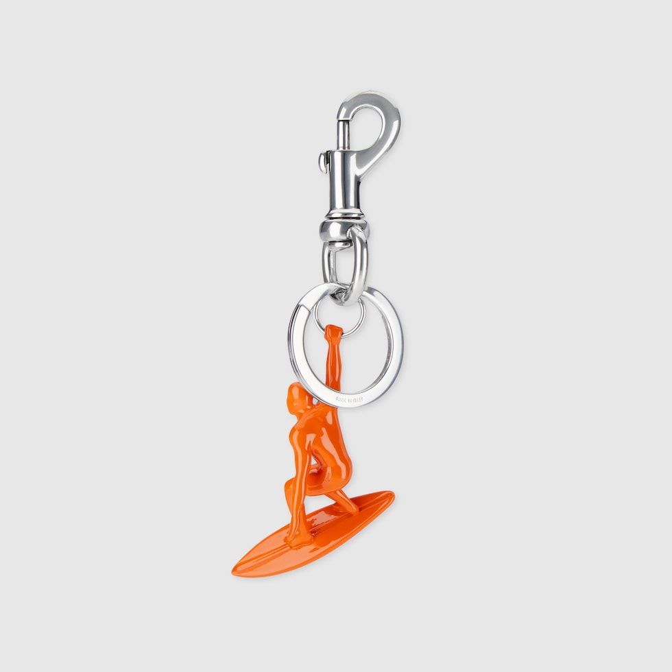 Engraved surfer keychain charm in bright orange metal | GUCCI® TR