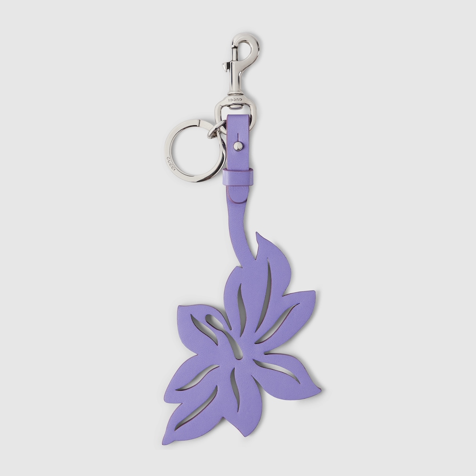 Flower keychain charm in lilac leather | GUCCI® TR