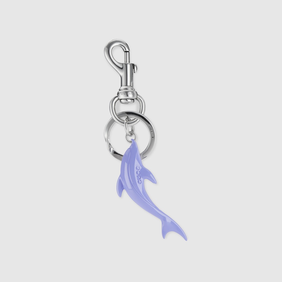 Engraved dolphin keychain charm in lilac metal | GUCCI® NO
