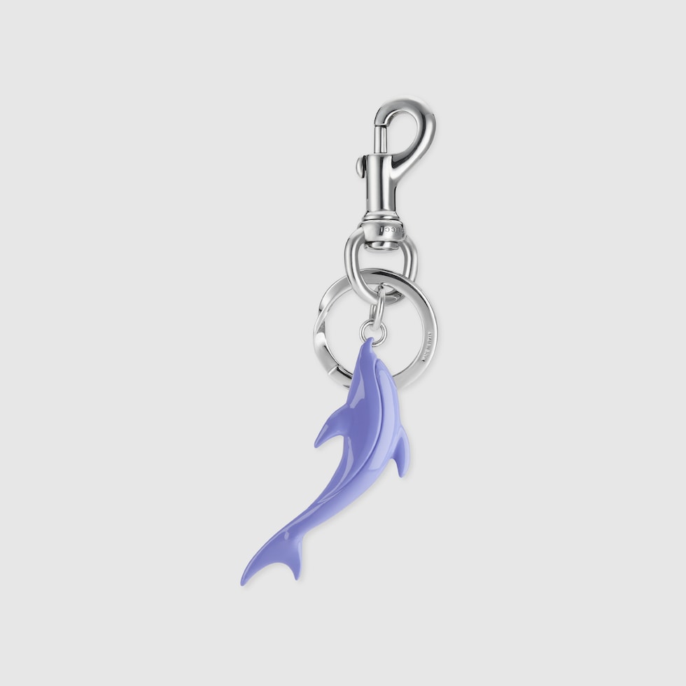 Engraved dolphin keychain charm in lilac metal | GUCCI® NO