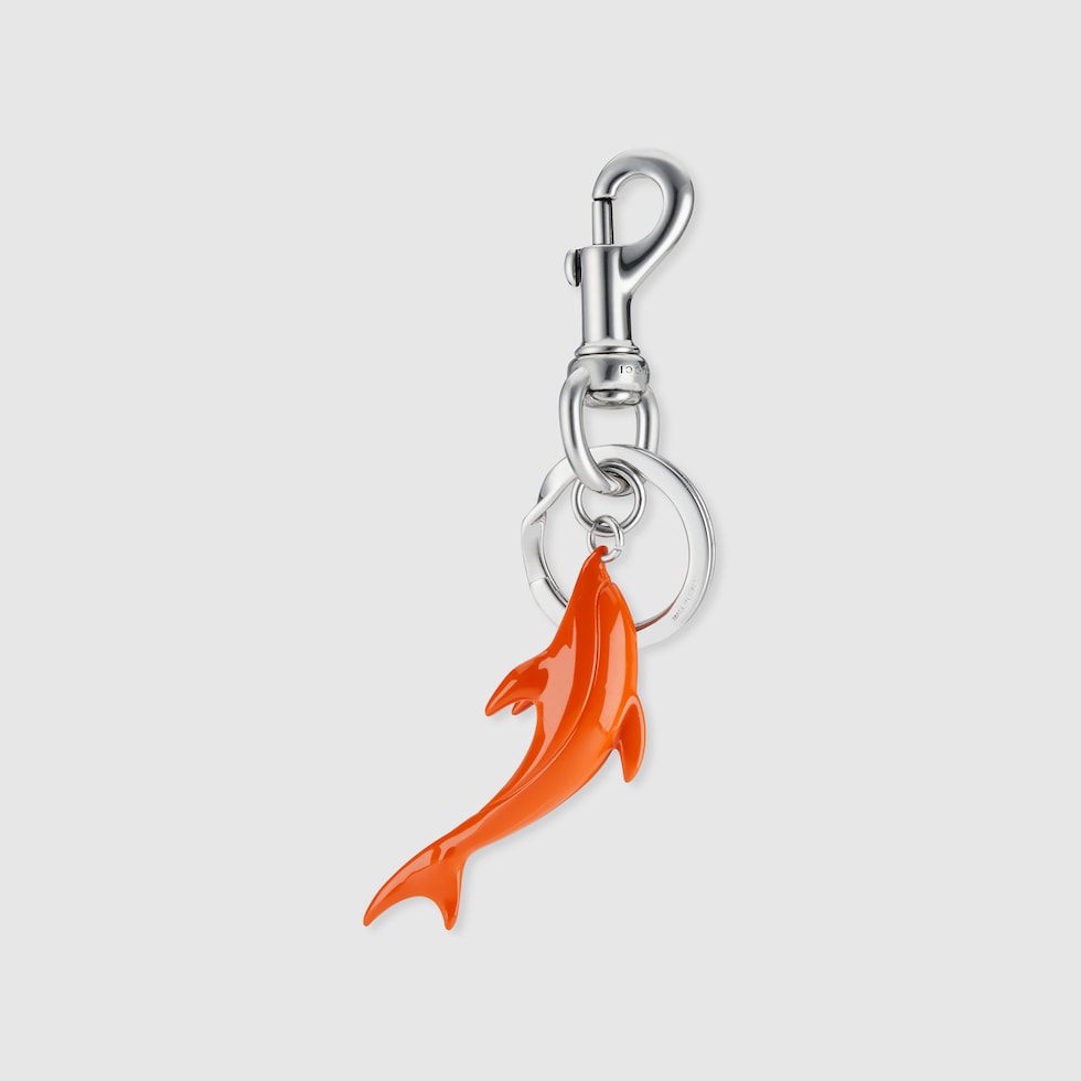 Engraved dolphin keychain charm in bright orange metal | GUCCI® FI