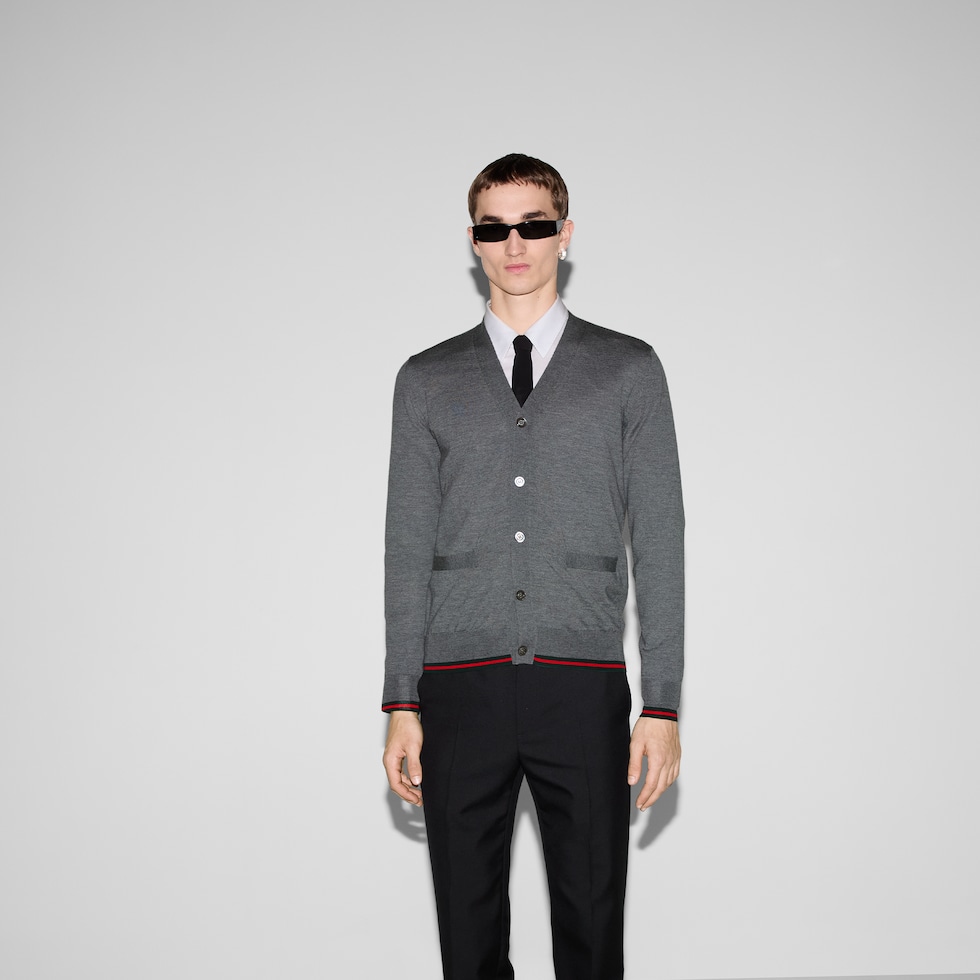 Cardigan in lana lavorata a maglia con motivo Web in grigio scuro ...