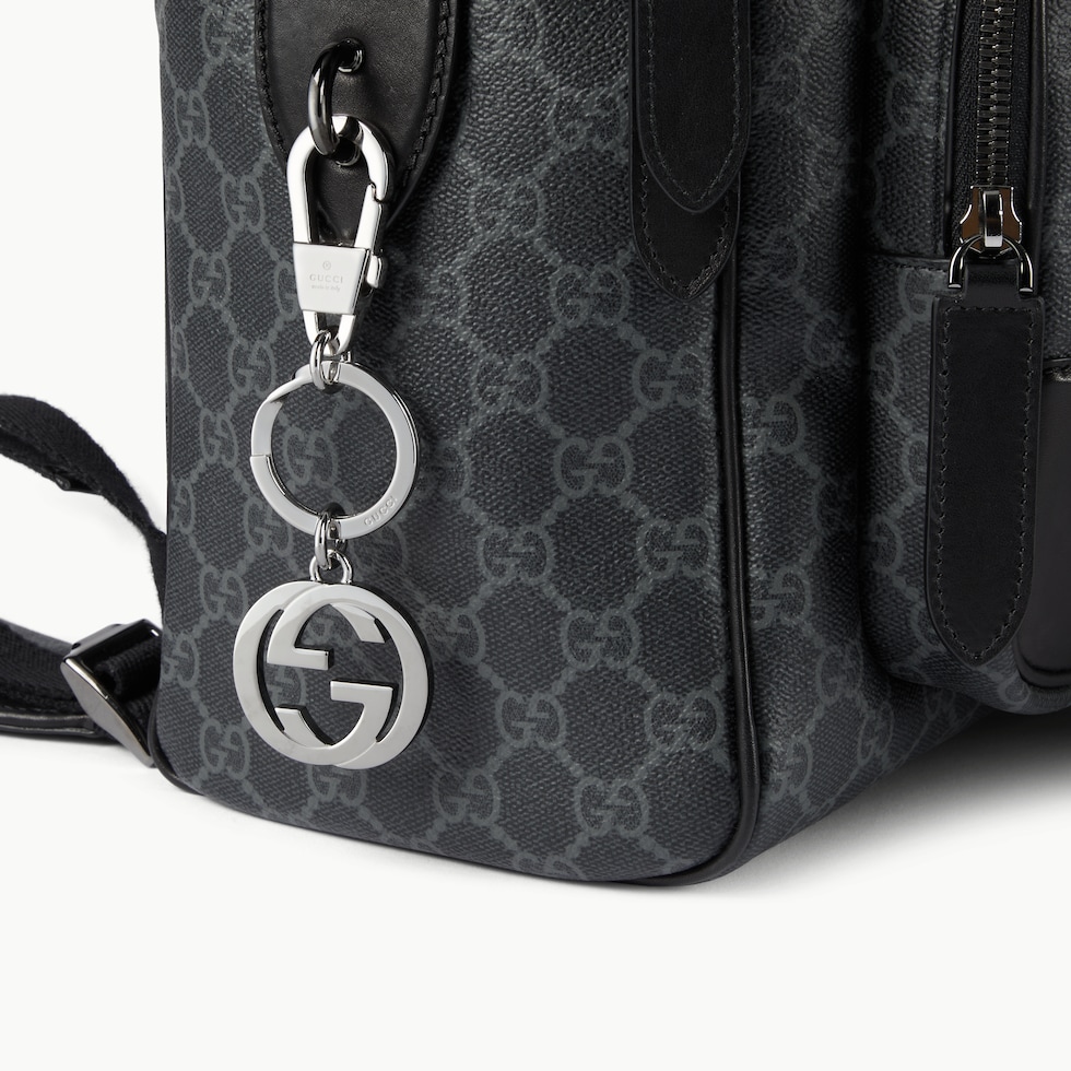 Interlocking G keychain in silver-toned metal | GUCCI® SG