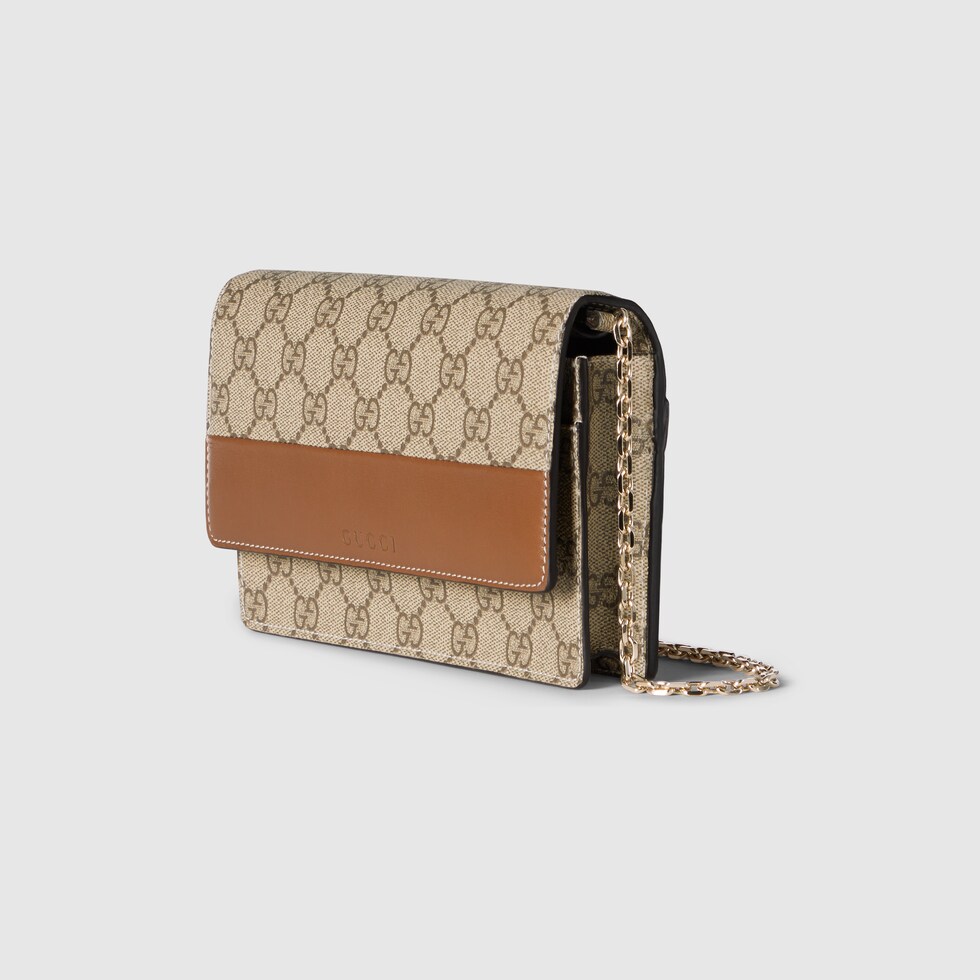 Cartera con cadena GG Emblem en piel marrón | GUCCI® ES